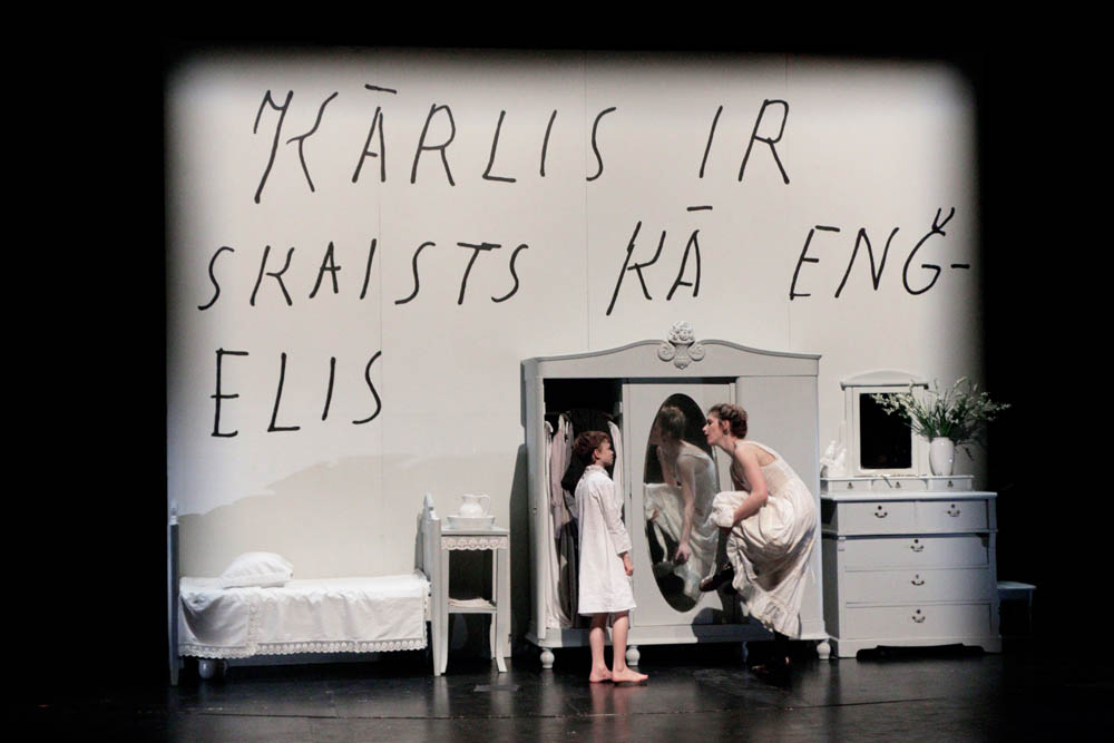 reinis dzudzilo / scenogrāfija / scenography / RAUD UPIETE